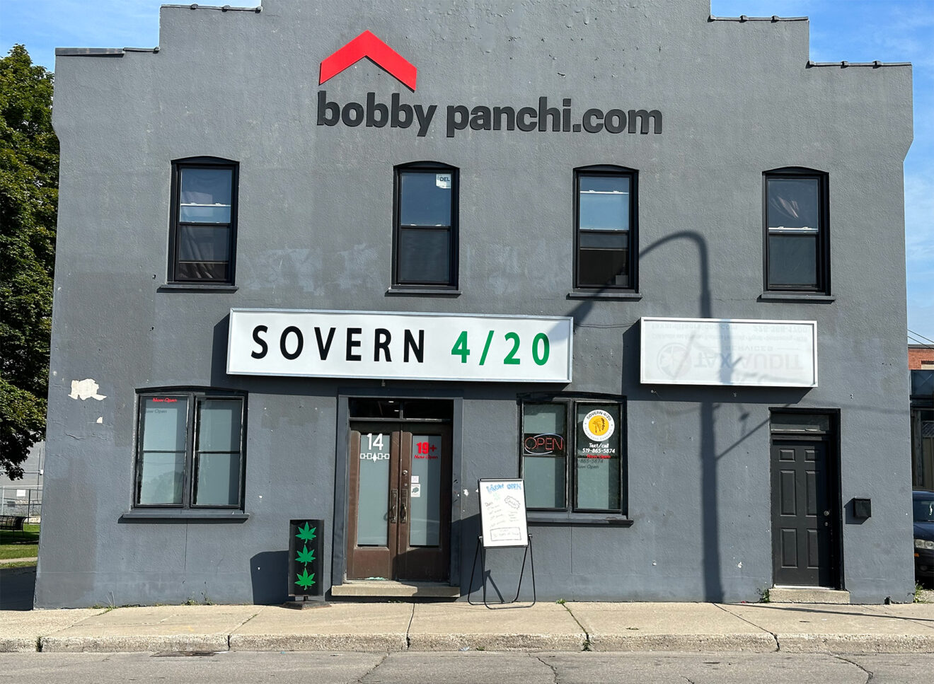 Brantford police raid sovereign Indigenous cannabis shop on Mohawk ...